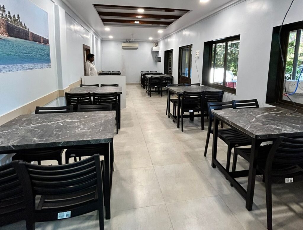 GALLERY – Upper Deck